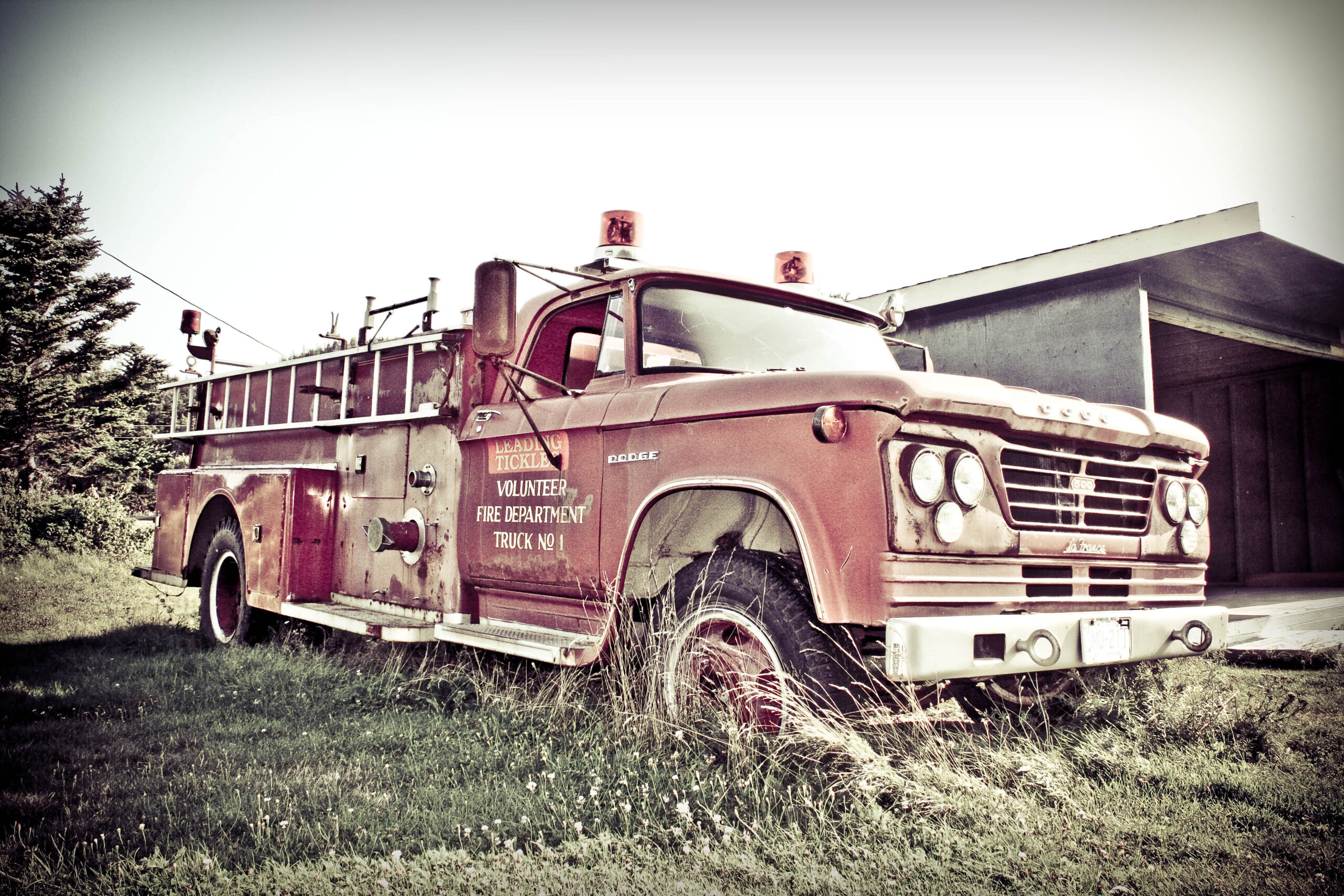 Leading Tickles Antique Firetruck - Downhome Magazine